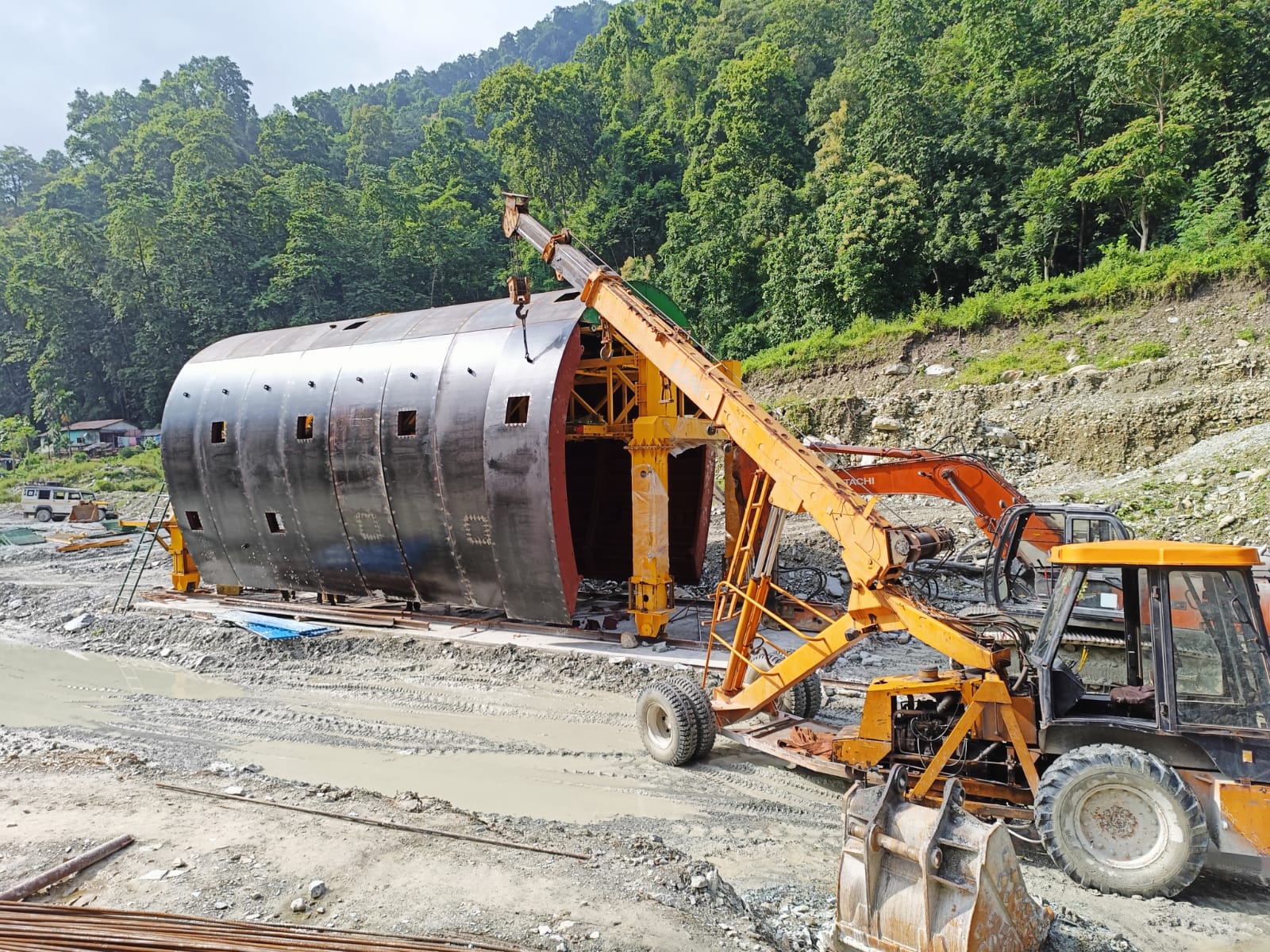 Hydraulic lining trolley - Structural steel fabrication | Tunnel ...